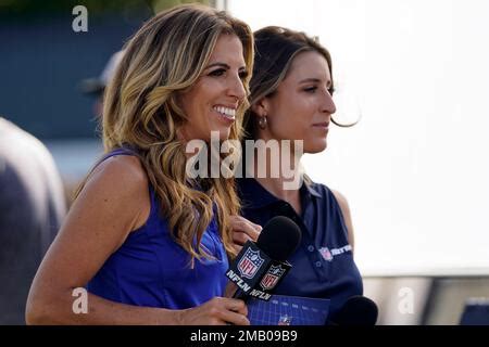 Nfl Network Reporters Sara Walsh Left And Ashlyn Sullivan Get Ready