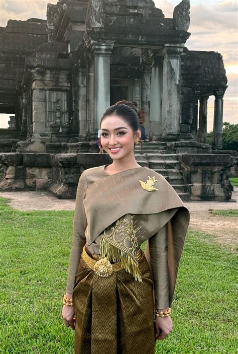 តុបតែងបែបនេះ ពេជ្រ វត្តីសារ៉ាវឌ្ឍី បង្ហាញភាពស្រស់ស្អាត បែបទន់ភ្លន់ Khmerload Cambodia Latest