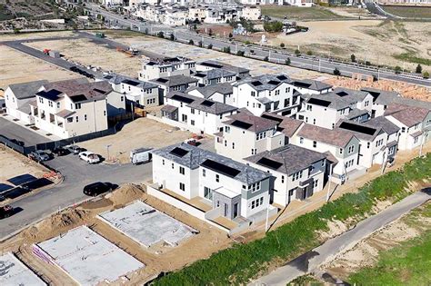 Sunstone Neighborhood In Valencia Ca New Lennar Homes