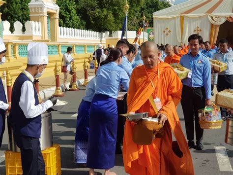 ស ស យ ក ប្រារព្ធព្រះរាជពិធីចម្រើនព្រះជន្ម សម្តេចព្រះមហាក្សត្រី នរោត្តម មុនិនាថ សីហនុ