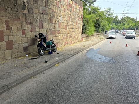 От последните минути Златния катастрофира с мотор на ключов булевард във Враца линейка лети