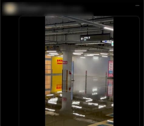 물이 콸콸콸 광명 이케아 천장 누수…엘리베이터 갇힘 사고 발생