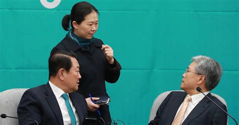 대화 나누는 김동철 권은희