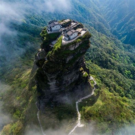 Четыре часа по лестнице до храма