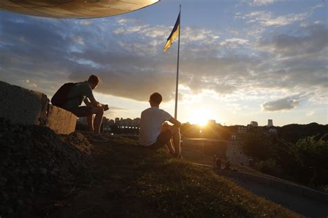 У Києві на печерських пагорбах підняли найбільший прапор України ФОТО