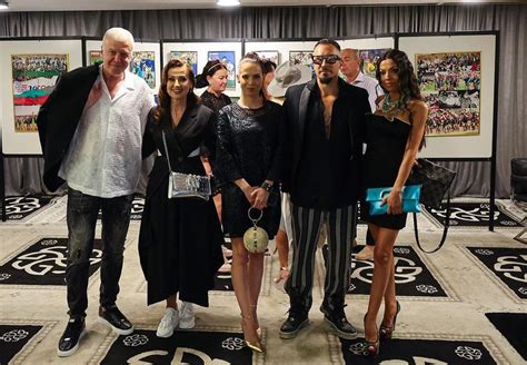 Приказни Дъщерите на Стоичков Сираков и Костадинов се щракнаха за обща снимка Звезди Woman Bg