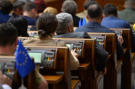 Рада підтримала законопроєкт про посилення відповідальності за військові правопорушення Читайте