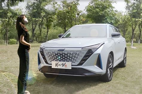 在这台欧尚z6 Idd上，小姐姐再也不怕开大车了 Kentv 凤凰网视频 凤凰网