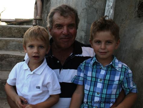 Nonno Con Nipotini Ustica Sape
