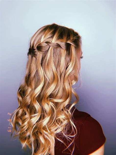 Pin On Homecoming Homecoming Hairstyles Hair Styles Classy Hairstyles