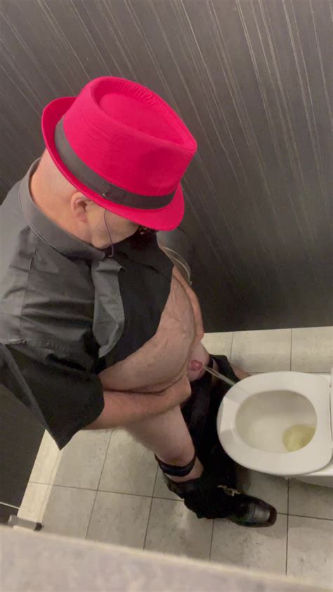 Caught Older Guy Pissing Caught Older Guy Pissing
