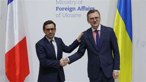 Франция готовит соглашение о гарантиях безопасности Украине заявил Макрон РИА Новости 17 01 2024