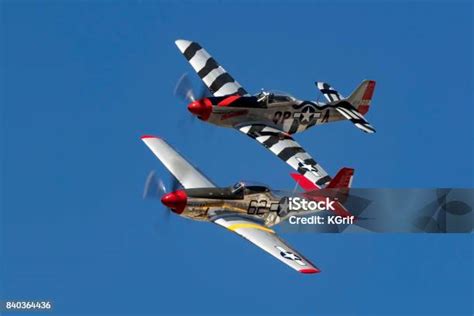 Par De Aviones De Época La Segunda Guerra Mundial P51 Mustangs Foto De