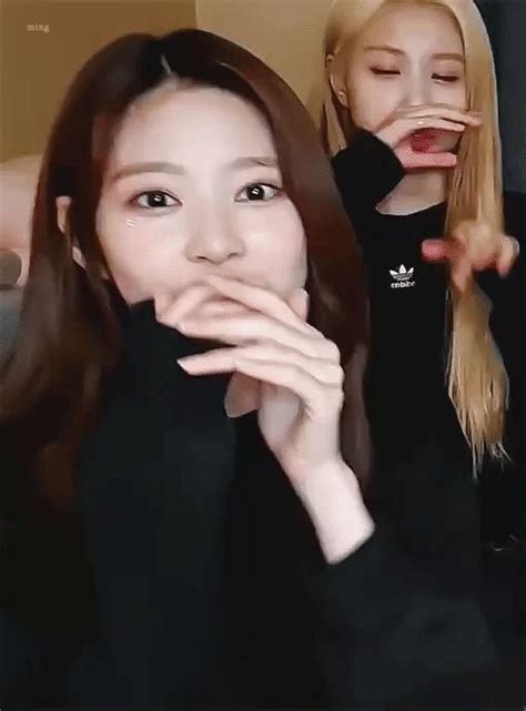 Pin By Won On Izone Gifs Gif