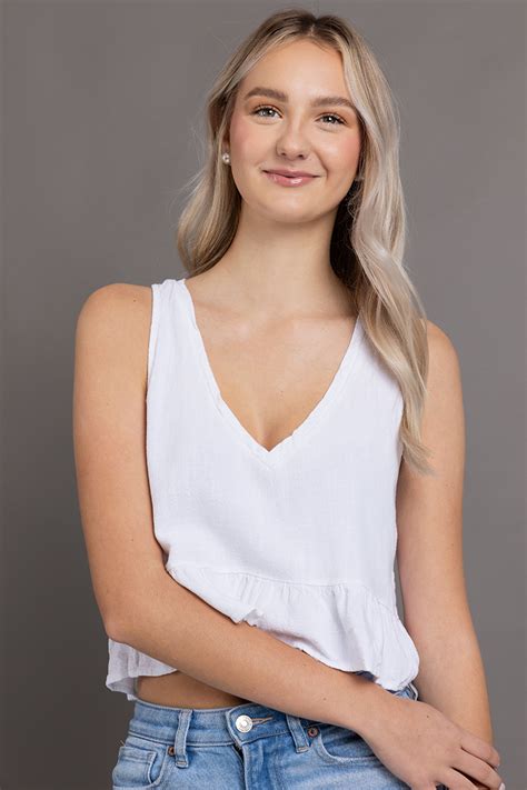 Ava R New View Modeling