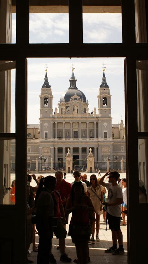 13 세기 가톨릭교 고딕 양식의 건축물 과거 교회 인테리어 돔 스테인드 글라스 창문 역사 천장 초 쾰른 대성당에 관한 무료 스톡 사진