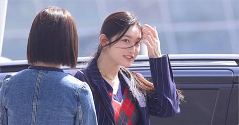 [md포토] 아이브 이서 팬 눈맞춤에 미소 화답