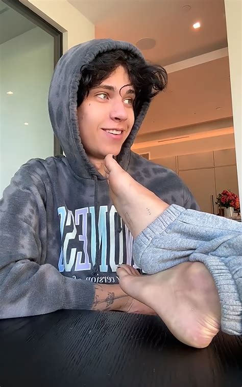 Landon Barker Shares Dad Travis Foot Fetish In Tiktok Video