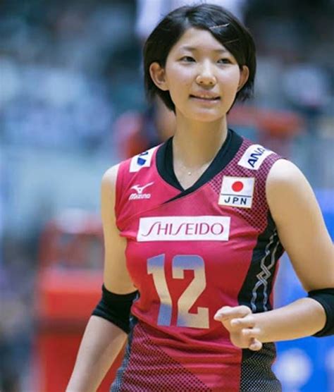 【石井優希】胸のカップサイズはd？ストレッチ姿や私服画像！へそチラも｜happily70 石井優希 スポーツ女子 バレー 石井