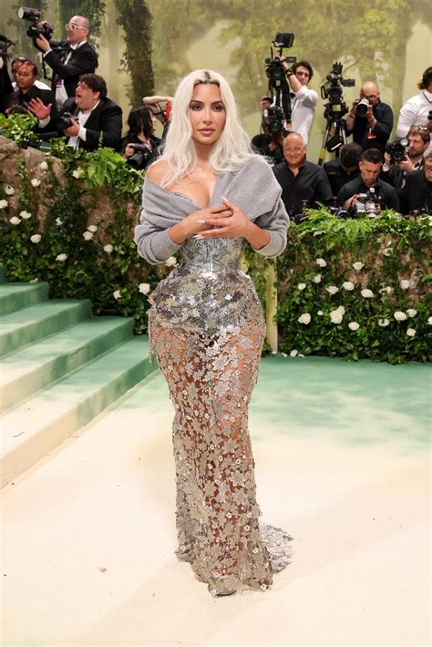 Toda La Moda De Las Estrellas En La Alfombra Roja De La Gala Del Met