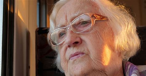 შვილიშვილმა ბებია სადგურზე მარტო დატოვა ცხოვრებამ ის დასაჯა