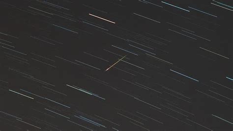 水瓶座流星雨5月6日晚间达到峰值，实际上，你即将欣赏到的流星是哈雷彗星留下的尘埃与碎片 知乎