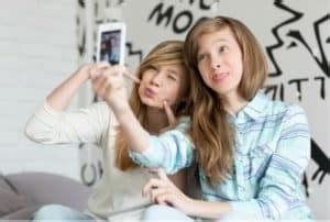 Sibling Bonding How To Encourage Good Sibling Relationships Mommy Moment