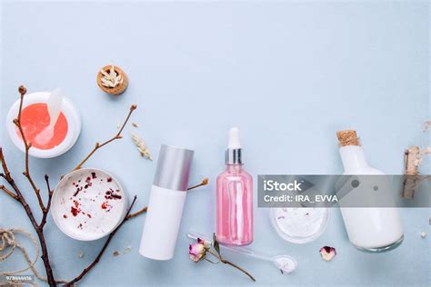 허브 성분의 유기 바이오 화장품 로즈 오일 혈 청의 자연 추출 물입니다 공간을 복사 평평 하다 수 제 메이크업 화장품에 대한 스톡 사진 및 기타 이미지 Istock