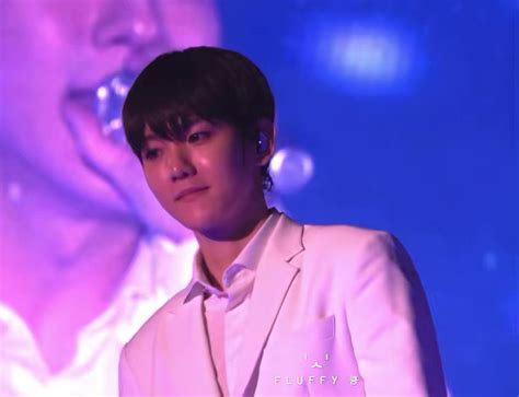 구작 On Twitter 백현이 팬들보면서 너무이쁘게 웃어🥹 Ebwd82ahpo Twitter