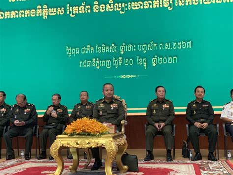 ឧត្តមសេនីយ៍ឯក ច័ន្ទ សុភត្ត្រា ចូលរួមពិធីសំណេះសំណាលជាមួយកងកិត្តិយសត្រែទ័ព អគ្គបញ្ជាការ និងសិល្ប