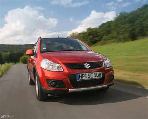 Suzuki SX4 Bilder und HD Video vom Urban-Cross-Cars (UXC).