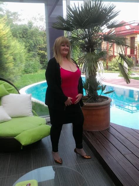 Naughty Cougar Girls