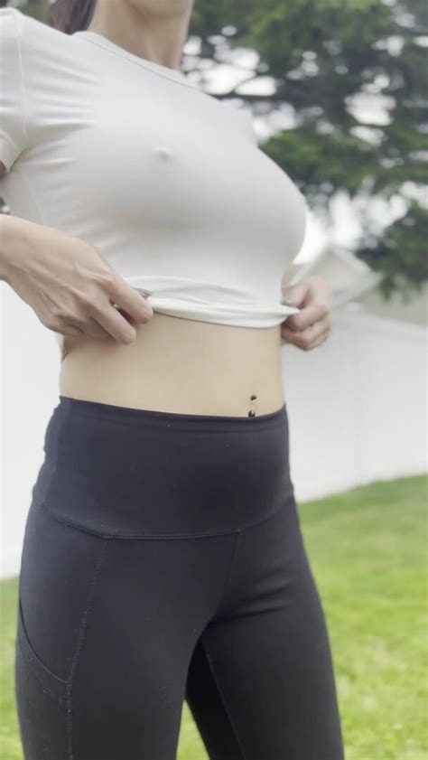 Who Else Loves Getting Naughty Outside