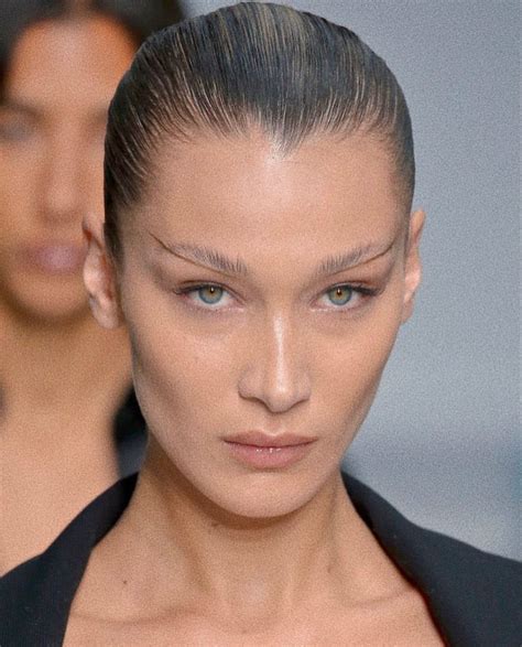 Pin By Erick Villa On Modelos Bella Hadid Style Slick Hairstyles
