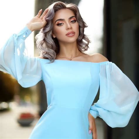 𝒀𝒐𝒖 𝒄𝒂𝒏 𝒄𝒂𝒍𝒍 𝒎𝒆 𝑸𝑼𝑬𝑬𝑵 Alinacool On Threads