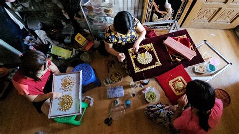 အခက်အခဲတွေကြား ရပ်တည်နေရတဲ့ မြန်မာ့ရိုးရာ ရွှေချည်ထိုးလုပ်ငန်း Youtube