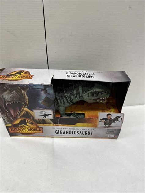 Jurassic World Dominion Super Colossal Giganotosaurus Action Figure