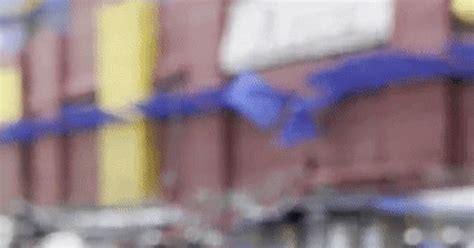 성남 대장동 상가 공사장서 갱폼 붕괴버스정류장 부수고 도로로 와르르