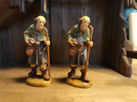 Geschnitzte Krippenfiguren Hirten Junge Wäscherin Bäckerin In Bayern