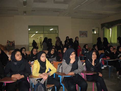 گزارش تصویری نمایشگاه دوروزه تبیان در مدرسه راهنمایی دخترانه غفارزاده