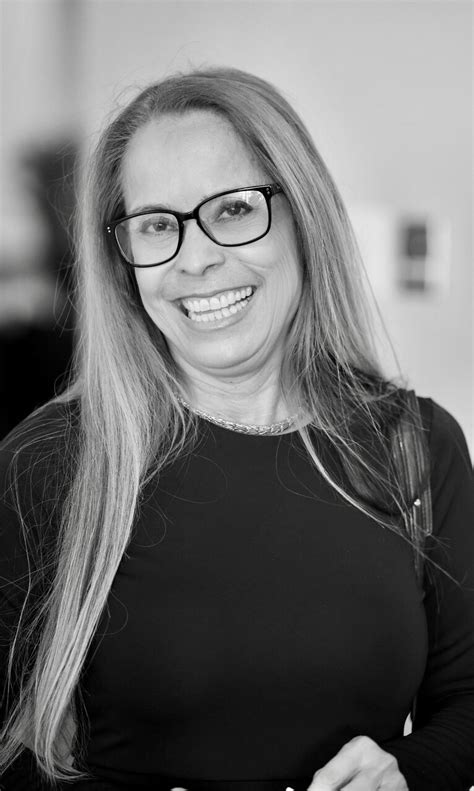 Rising Stars Meet Isaura Rivera Voyage La Magazine La City Guide