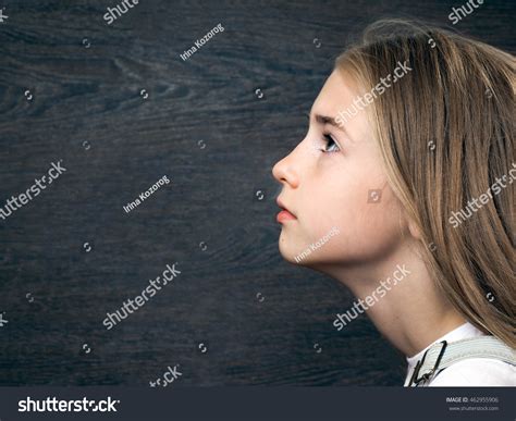 Photo De Stock Portrait Dune Adolescente Visage Dans Le 462955906
