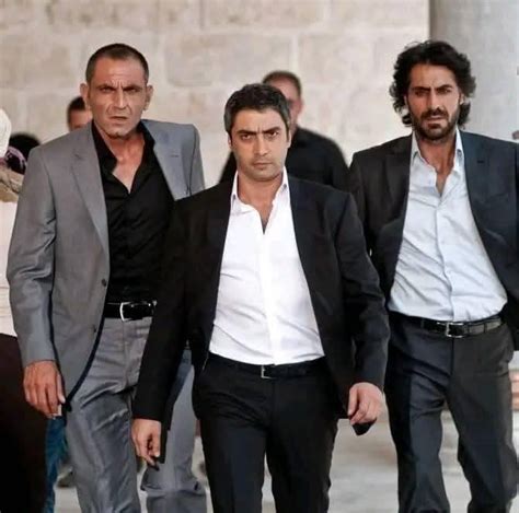 شاهد مسلسلات وادي الذئاب😱😱😱 مسلسل وادي الذئاب Facebook