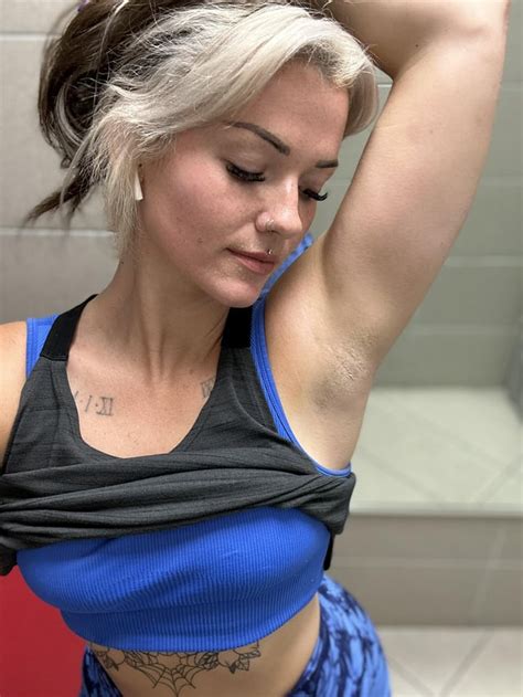 Sweaty from the gym : r/armpitfetish