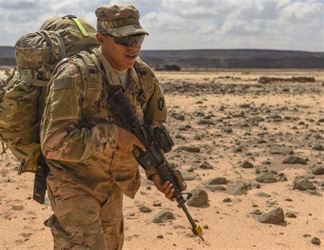 Us Service Members Hunker Down For French Desert Commando Course