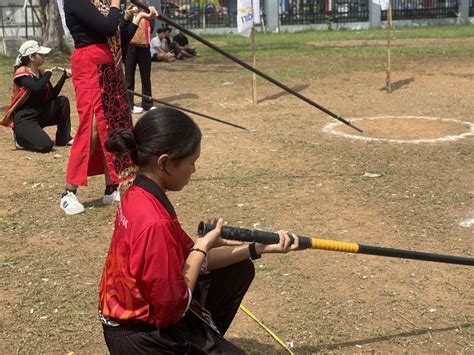 Perempuan Turut Lestarikan Olahraga Sumpit