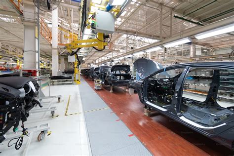 자동화 된 자동차 조립 라인 자동차 산업의 공장 차체 라인 사진 Unsplash의 산업 이미지