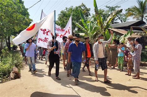 Dvb ပုသိမ်တွင် ရဲတပ်ဖွဲ့သေနတ်ပစ်လူစုခွဲသော်လည်း ဆက်လက် ဆန္ဒပြ