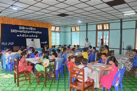 သထုံခရိုင်ပြည်သူ့စာကြည့်တိုက်ရှိ လူထုအခြေပြုဗဟိုဌာနခန်းမ၌ အ‌ခြေခံအင