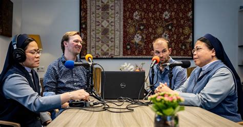 Zusters Van Denekamp Lanceren Podcast Niet Alleen Hebben En Houden